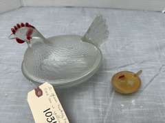 2 Glass nesting hens - Northern Kentucky Auction, LLC
