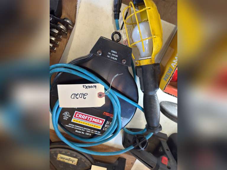 Craftsman trouble light with retractable cord. Tested and working ...