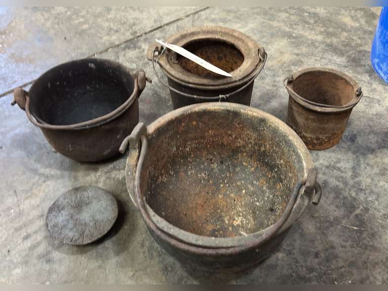 Four lead pots and one ball of lead. - Northern Kentucky Auction, LLC