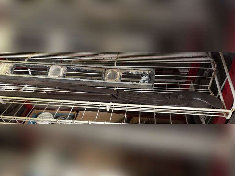 2 Foot level and some huge loppers - Northern Kentucky Auction, LLC