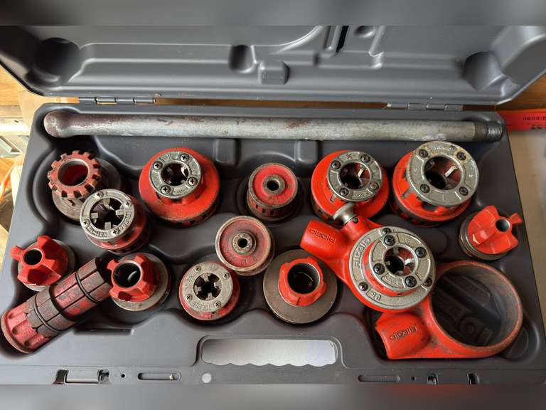 Ridgid pipe threader set - Northern Kentucky Auction, LLC