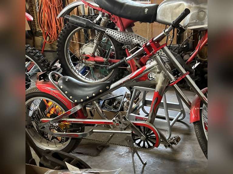 Chain Stingray Chopper brand bicycle. - Northern Kentucky Auction, LLC
