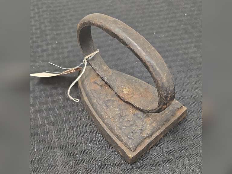 Antique sad iron - Northern Kentucky Auction, LLC