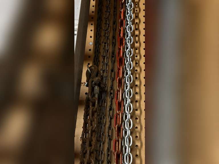 Assorted chains. - Northern Kentucky Auction, LLC