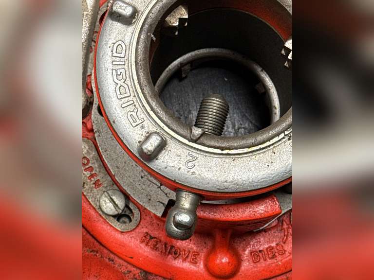Ridgid pipe threader heads and handles - Northern Kentucky Auction, LLC