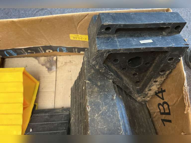 Chock blocks. - Northern Kentucky Auction, LLC