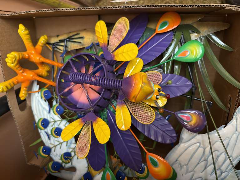 Decorative yard items - Northern Kentucky Auction, LLC