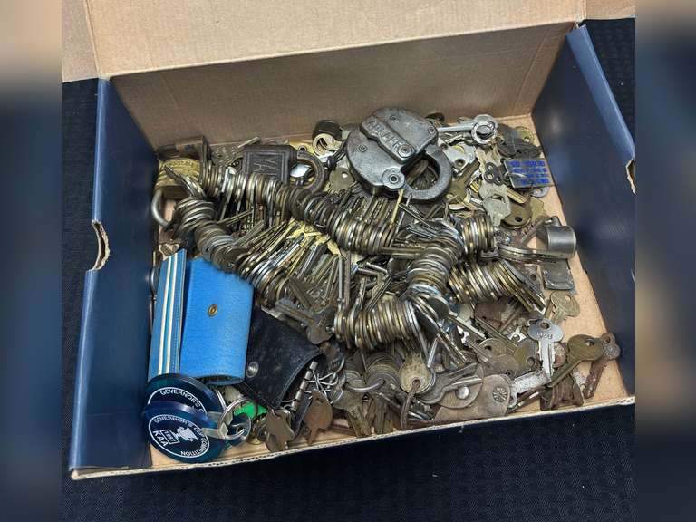 Assorted keys - Northern Kentucky Auction, LLC
