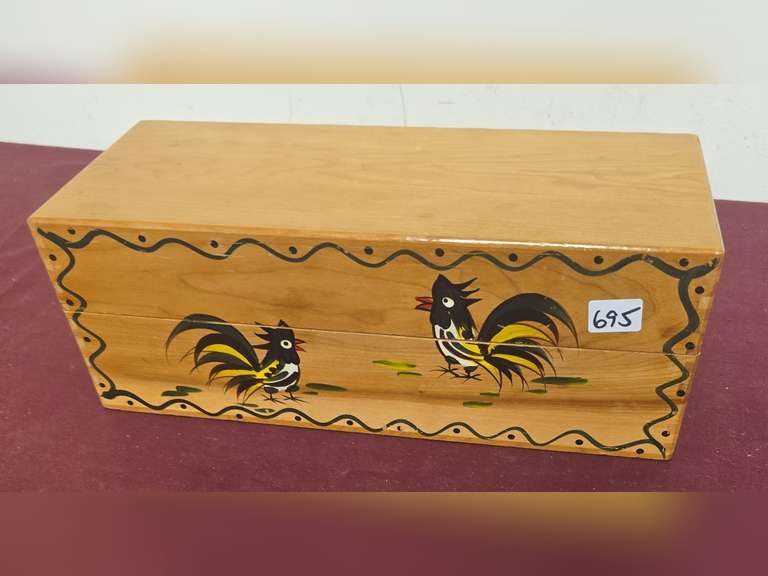 Wooden divided box - Northern Kentucky Auction, LLC