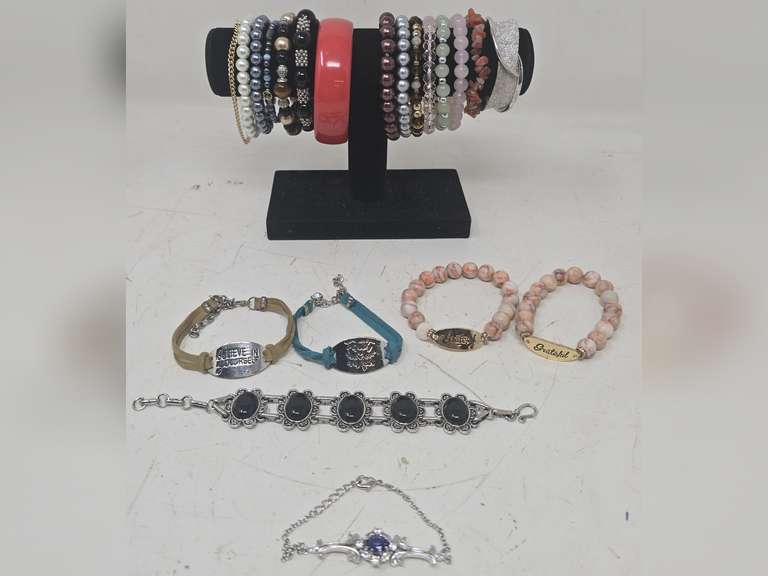 Assorted bracelets - Northern Kentucky Auction, LLC