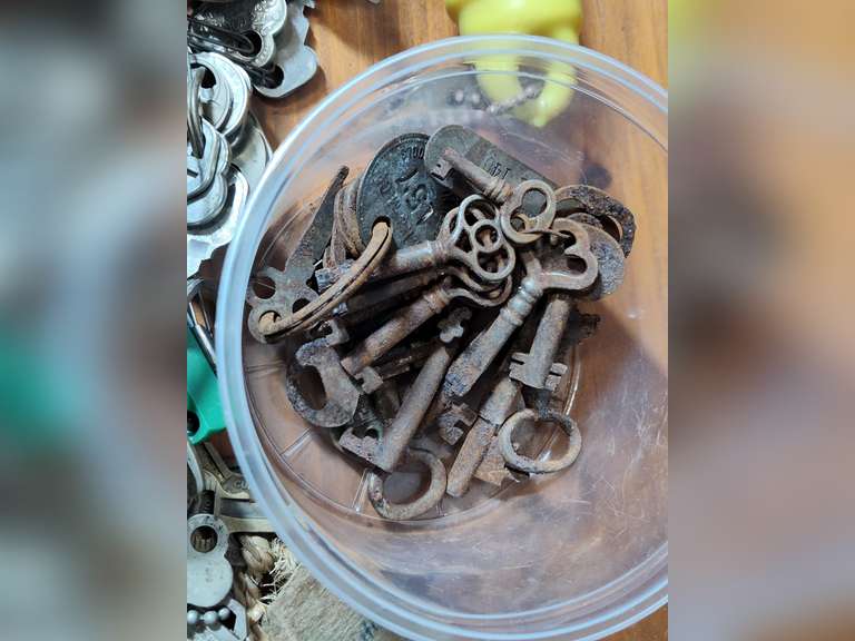 Large key lot - Northern Kentucky Auction, LLC