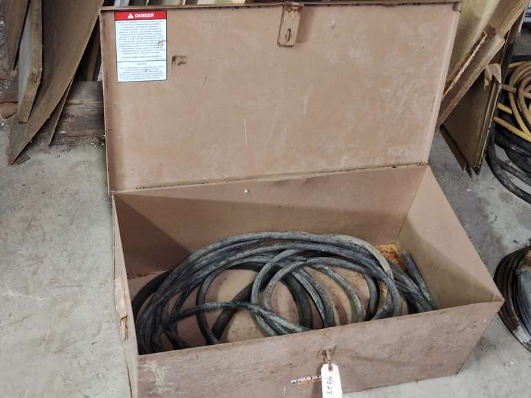 Lockable Knaack job box - Northern Kentucky Auction, LLC