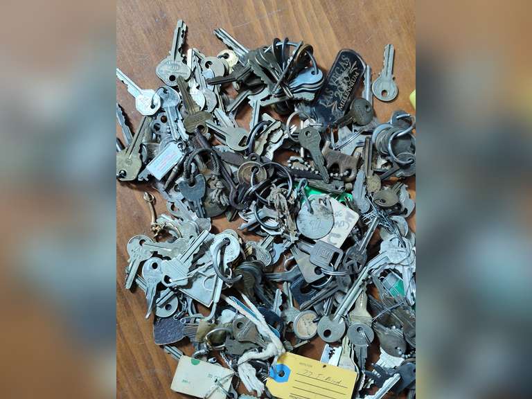 Large key lot - Northern Kentucky Auction, LLC