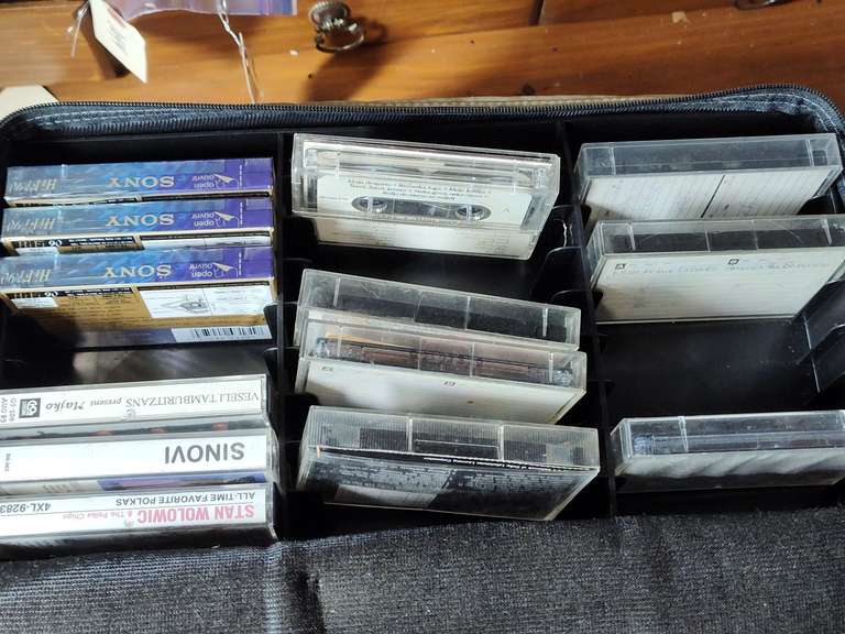 8-Track tapes and cassette tapes - Northern Kentucky Auction, LLC