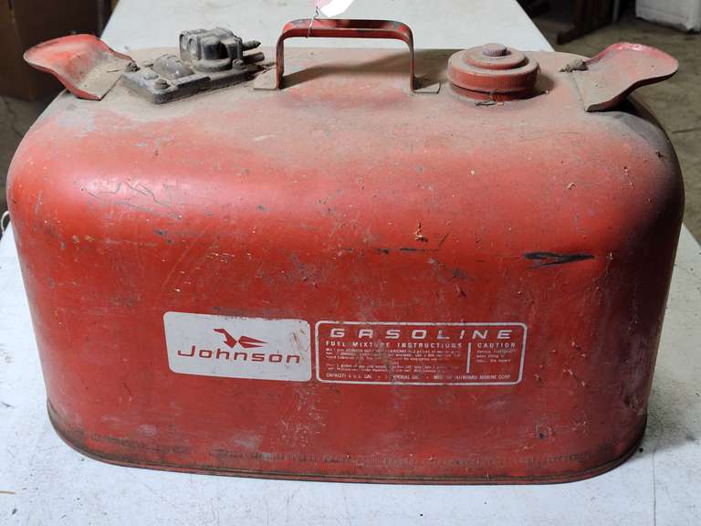 Johnson boat gas tank - Northern Kentucky Auction, LLC