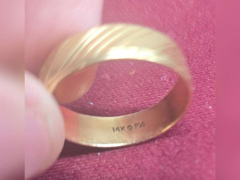 14k Marked mens ring - Northern Kentucky Auction, LLC