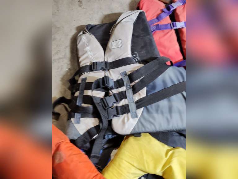 Life jacket lot - dock worker life vests, all various conditions ...