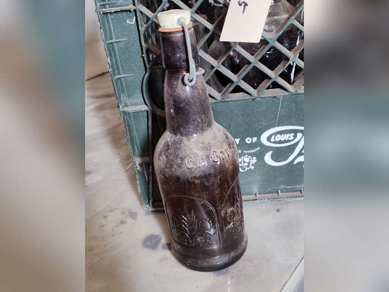 Trauth Dairy crate - with various bottles - Northern Kentucky Auction, LLC
