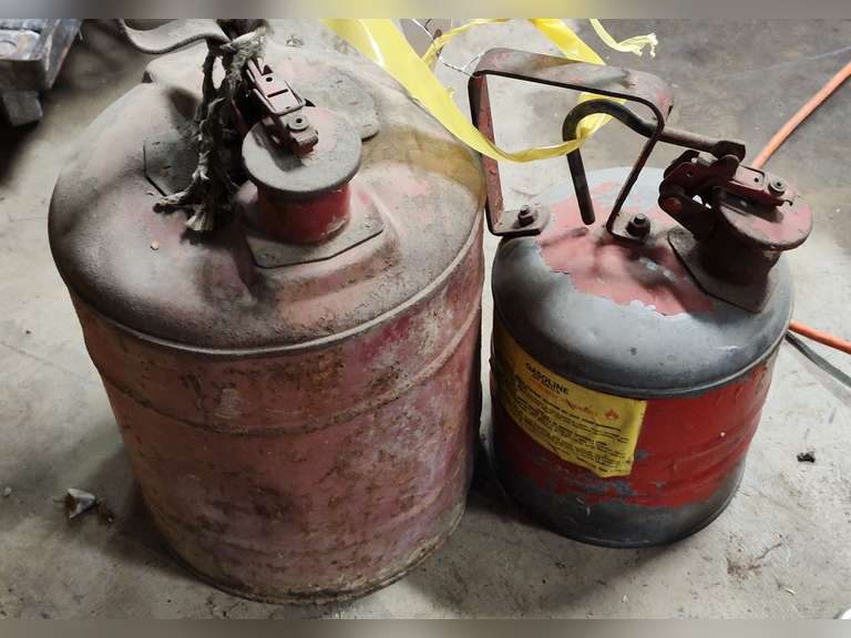 Old metal gas cans - Northern Kentucky Auction, LLC