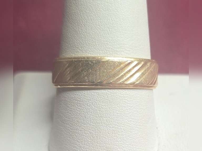 14k Marked mens ring - Northern Kentucky Auction, LLC
