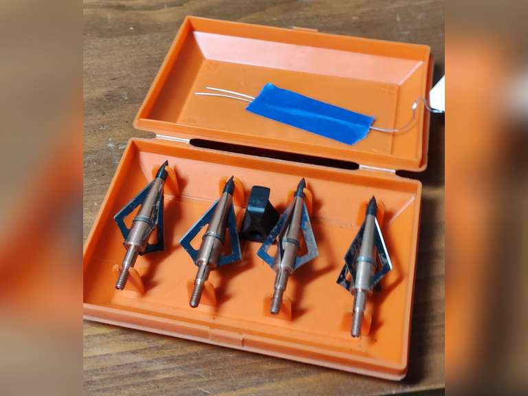 Razorback 5 arrow tips - Northern Kentucky Auction, LLC