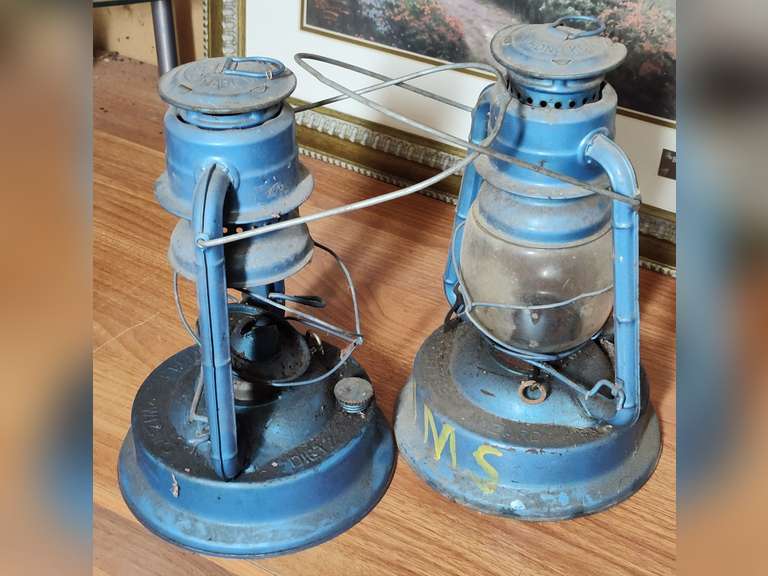 2 Dietz lanterns - Northern Kentucky Auction, LLC