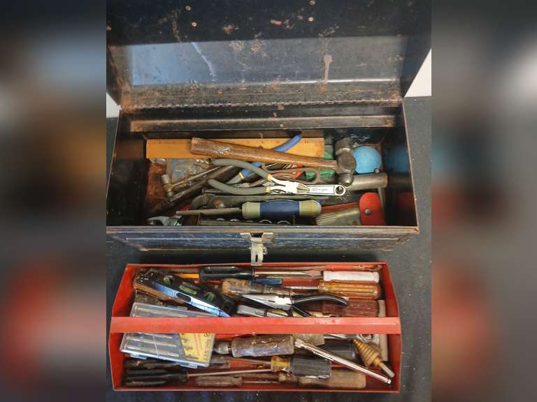 Simmonds Metal Tool Chest with Contents - Northern Kentucky Auction, LLC