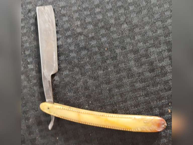 Wade and Butcher Straight Razor - Northern Kentucky Auction, LLC