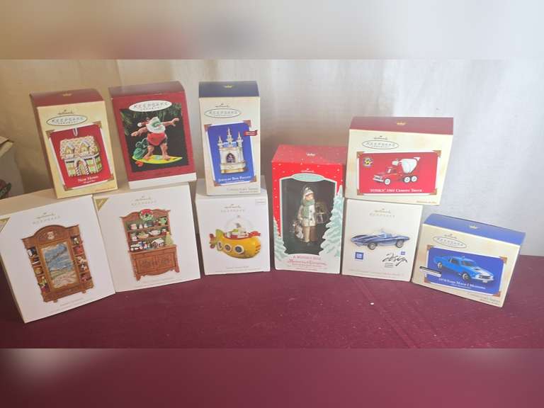 10 Hallmark ornaments in boxes - Northern Kentucky Auction, LLC