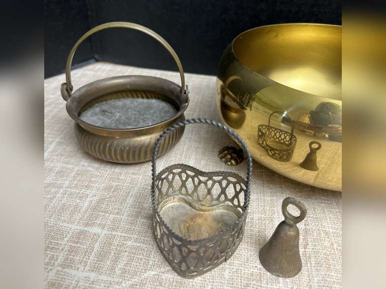 Brass/metal decor. - Northern Kentucky Auction, LLC