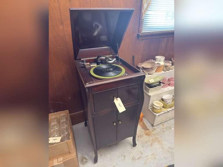 Victrola, tested and working ( see video on pic 2) - 41 inches tall by ...
