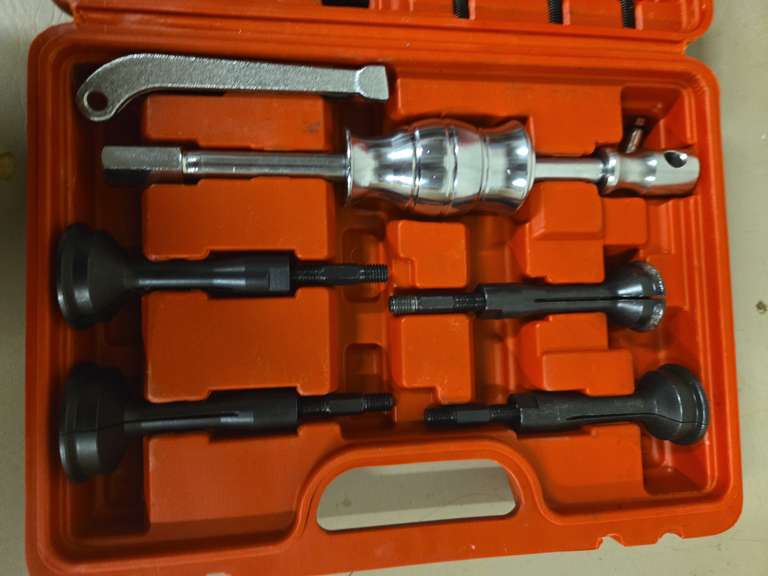 Blind Hole Collet Bearing Puller Set - Northern Kentucky Auction, LLC