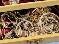 Jewelry box full of jewelry - Northern Kentucky Auction, LLC