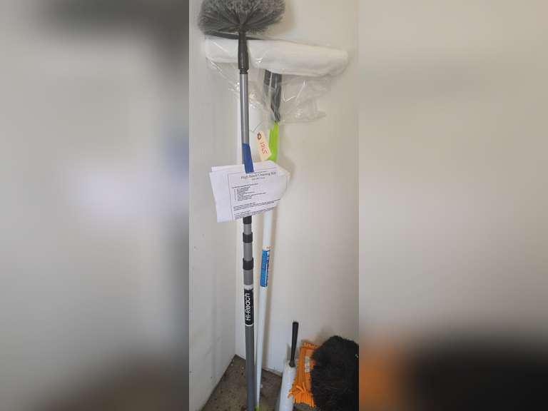 High reach cleaning kits - Northern Kentucky Auction, LLC