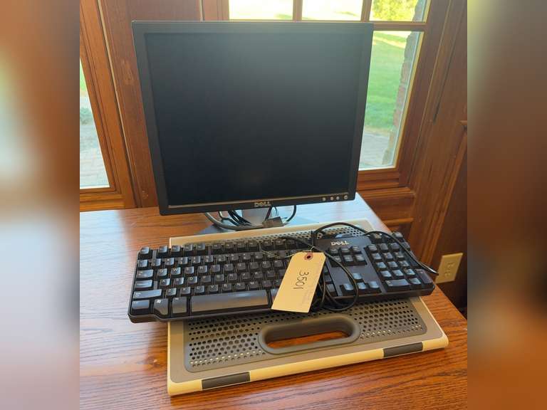 Keyboard, cooking stand and monitor - Northern Kentucky Auction, LLC