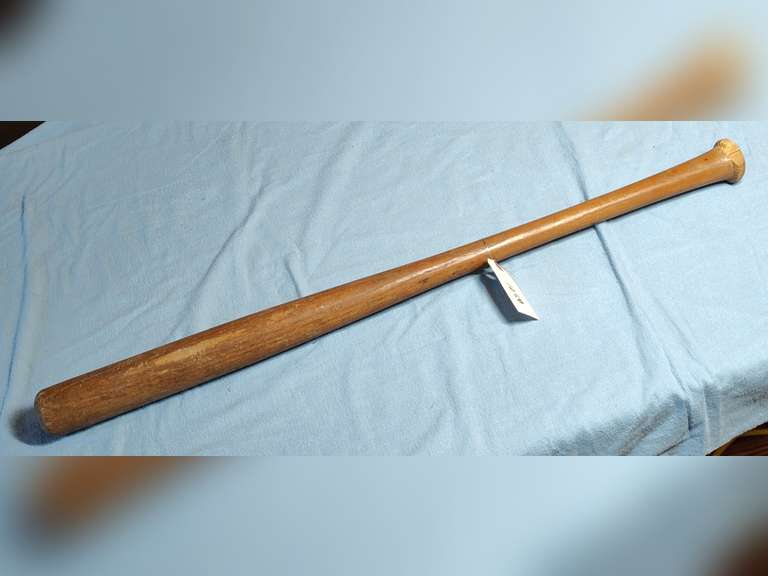 Old wood baseball bat - does have a chip out of the handle - Northern ...