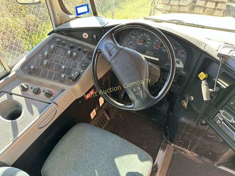 2005 International PB105 School Bus - Nutt Auction