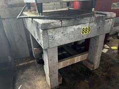 Wooden rolling table - Nutt Auction