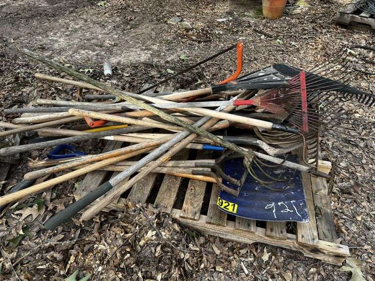 Misc yard tools - Nutt Auction