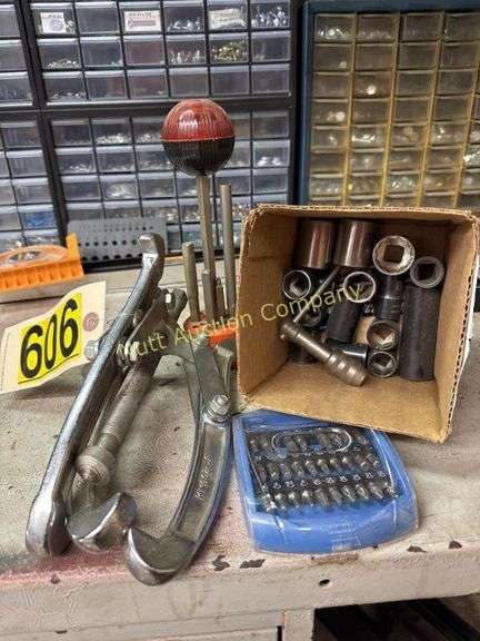 Gear puller & misc. tools - Nutt Auction