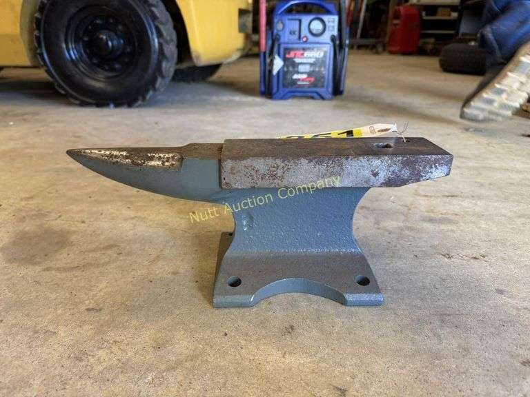 Small anvil - Nutt Auction