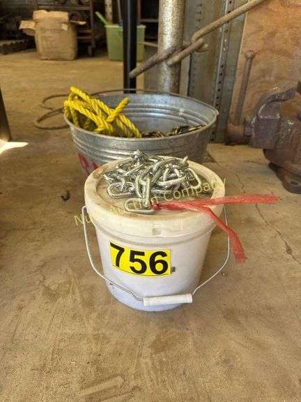 Bucket of chain, rope and metal pale - Nutt Auction