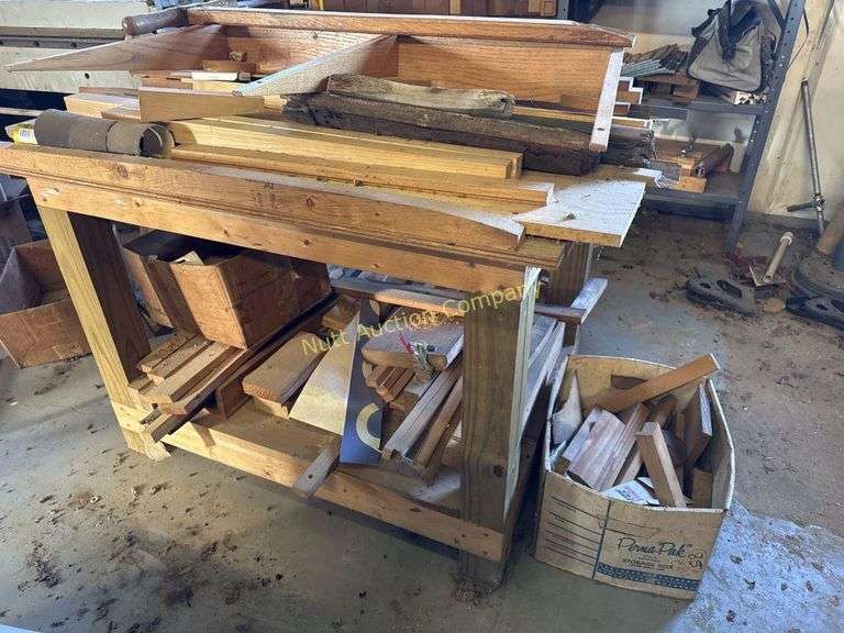 Wooden work bench with contents - Nutt Auction