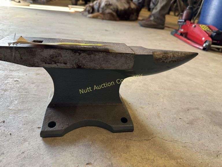 Small anvil - Nutt Auction