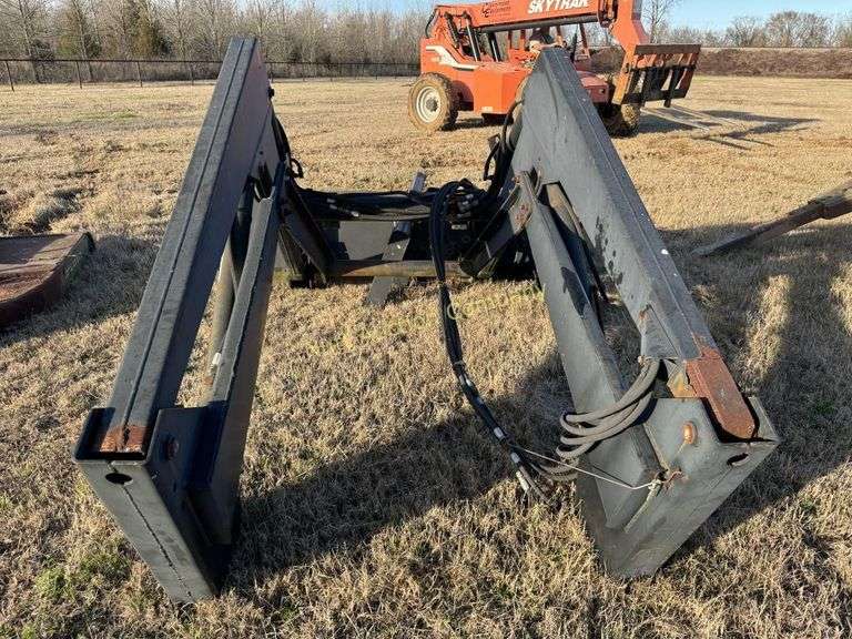 Bush Hog 2846 QT Loader w/ John Deere 40 brackets - Nutt Auction