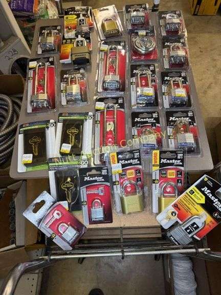 Master locks (combination and key) Assorted sizes and styles - Nutt Auction