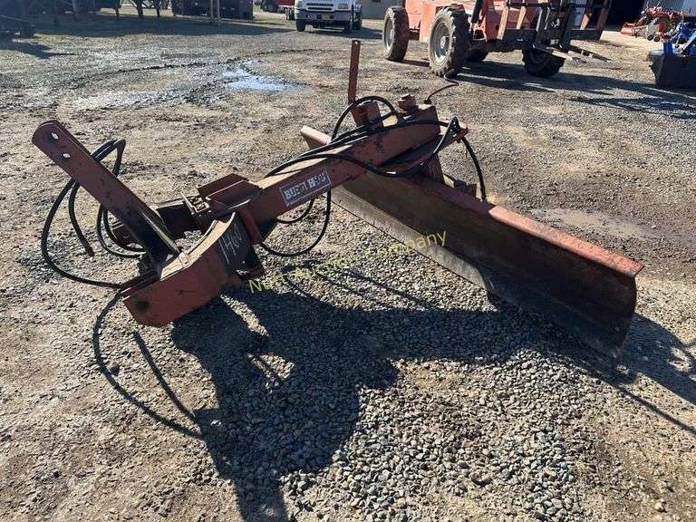 Bush hog 8' hydraulic grader blade - Nutt Auction