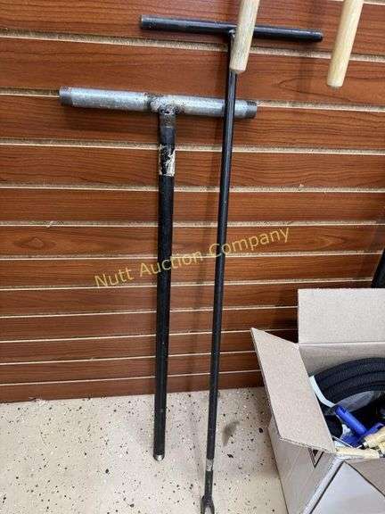 Rakes, ax, weed popper, digging forks, hedge trimmers, soaker hose & hand tools - Nutt Auction