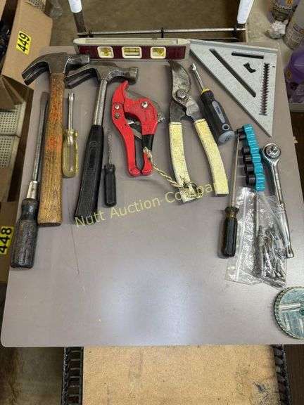 Vintage craftsman toolbox with tools - Nutt Auction