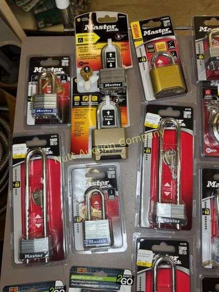 Master locks (combination and key) Assorted sizes and styles - Nutt Auction